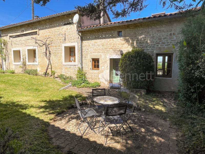 Maison de campagne en pierres rénovée - Sauze-vaussais - Agence ...
